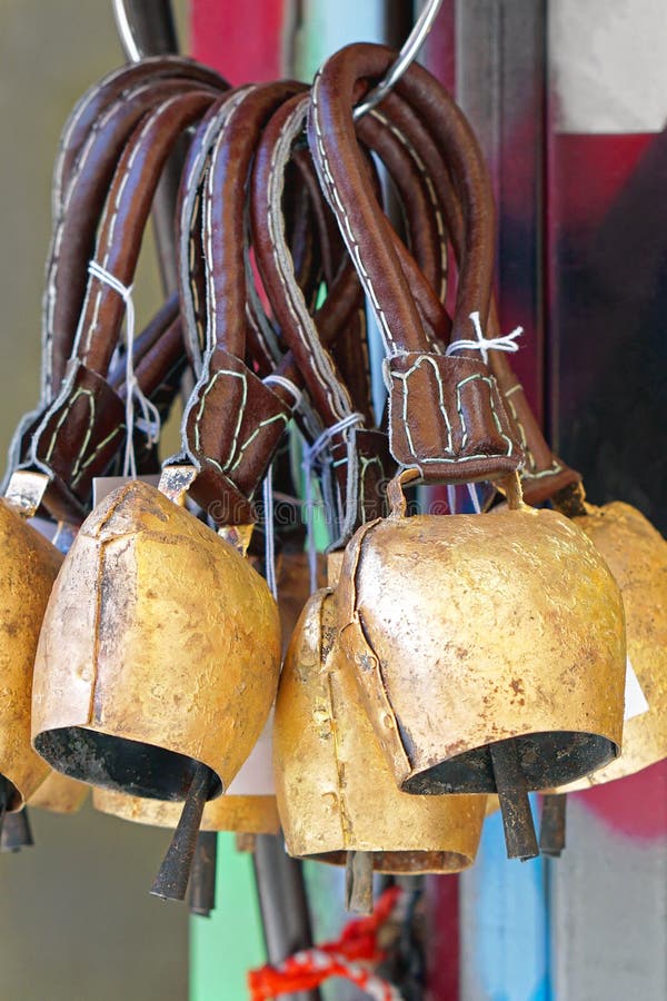 Sinos da vaca foto de stock. Imagem de exposição, sino - 23955782