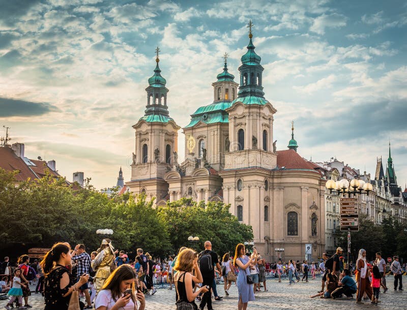 De Tyn-Kerk in Praag redactionele stock afbeelding. Image of ligplaats ...