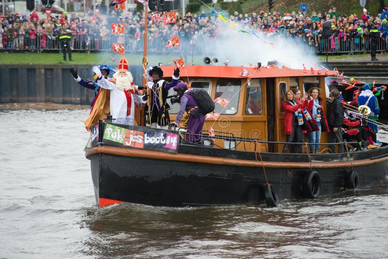 Sinterklaas Die Op Boot Aankomen Redactionele Afbeelding - Image of ...