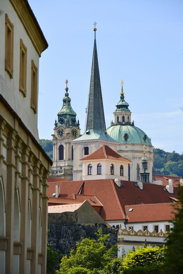 Sinterklaas-kerk Praag stock afbeelding. Image of stedelijk - 33846257