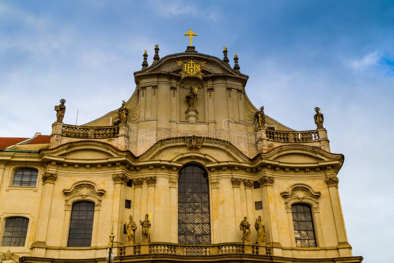 Sinterklaas-Kerk in Praag stock afbeelding. Afbeelding bestaande uit ...