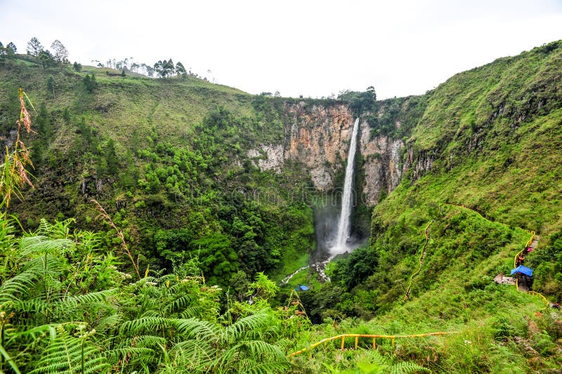 Sipiso Piso Waterfall in Northern Sumatra Editorial Photography - Image ...
