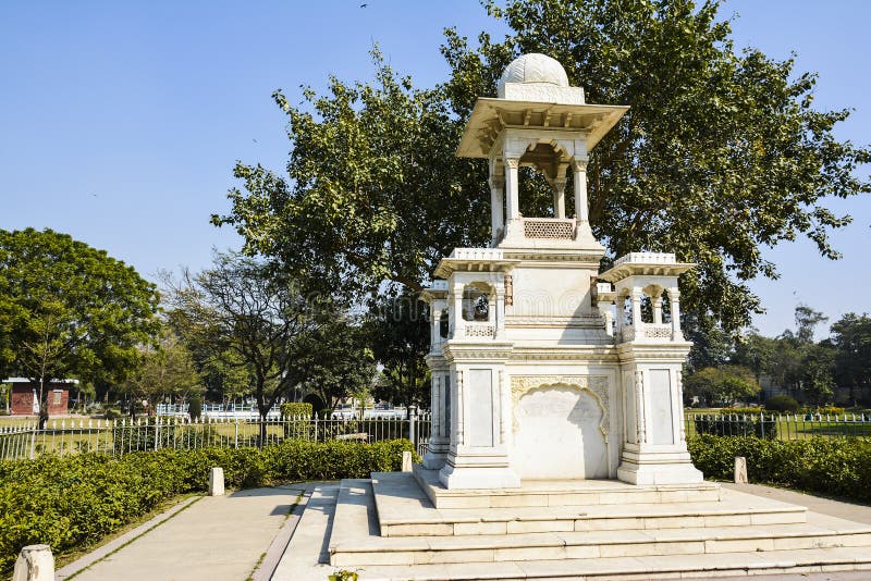 Sir James Lyall Monument foto de stock. Imagem de monumento - 86183280