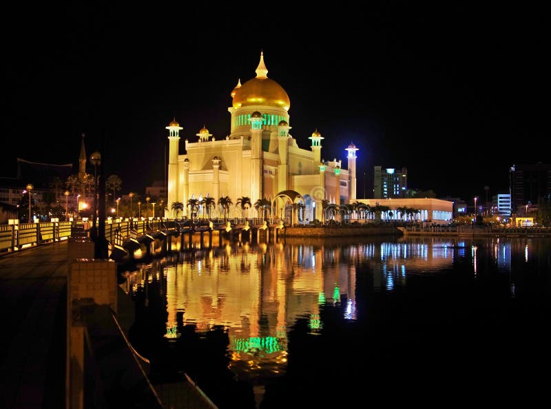 Sir Omar Ali Saifuddien Mosque Stock Photo - Image of coated, beauty ...