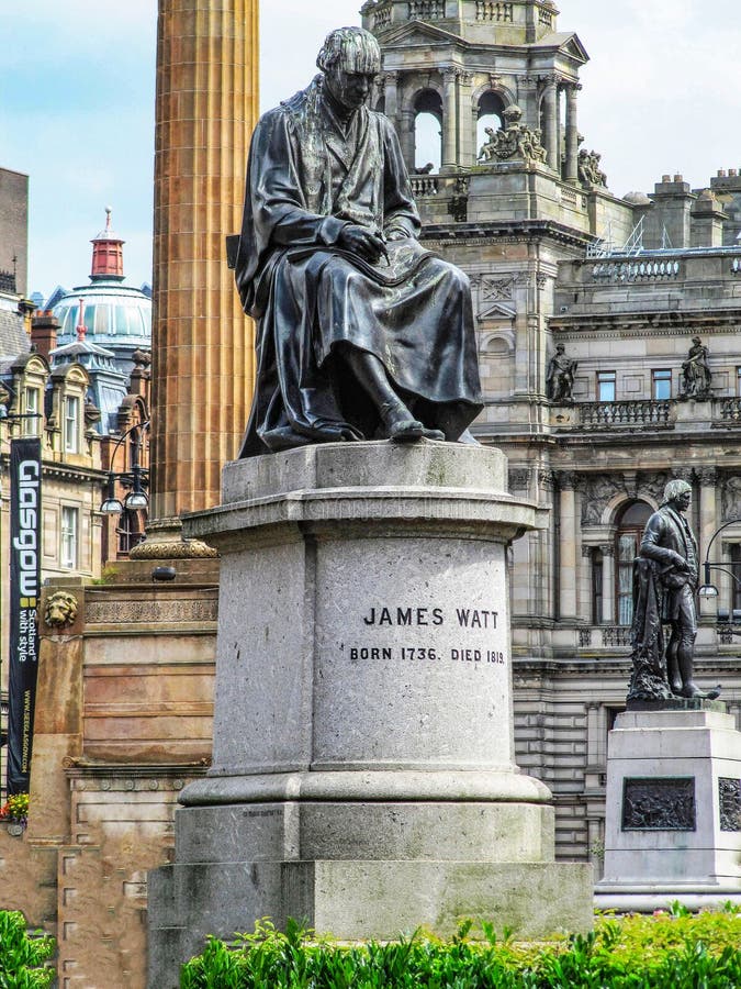 Sir Walter Scott Statue on Column in George Square, Glasgow, Scotland ...