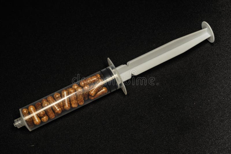Siringa medica sull'droghe fotografia stock. Immagine di salute - 46534690