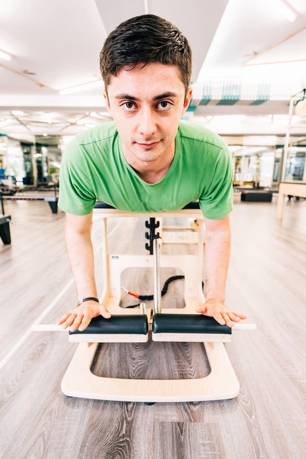 Sirva el ejercicio imagen de archivo. Imagen de fuerza - 62349115