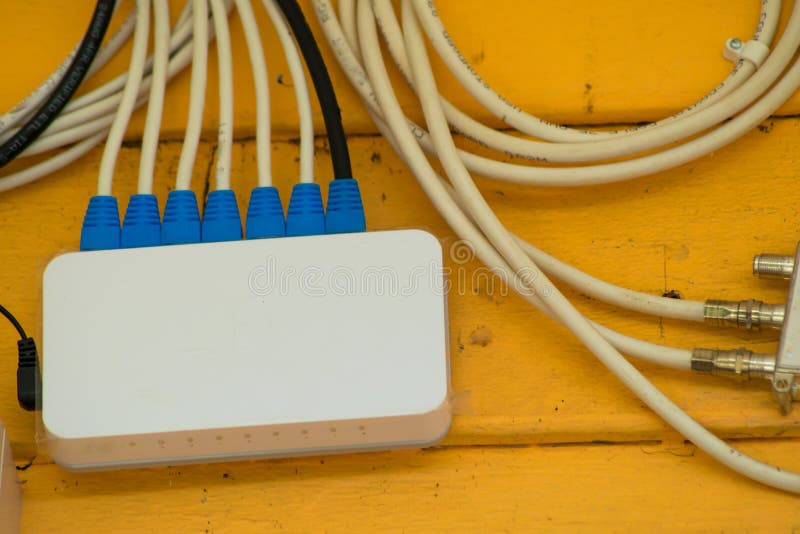 Sistema De La Caja De Los Cables De Internet Foto de archivo - Imagen ...