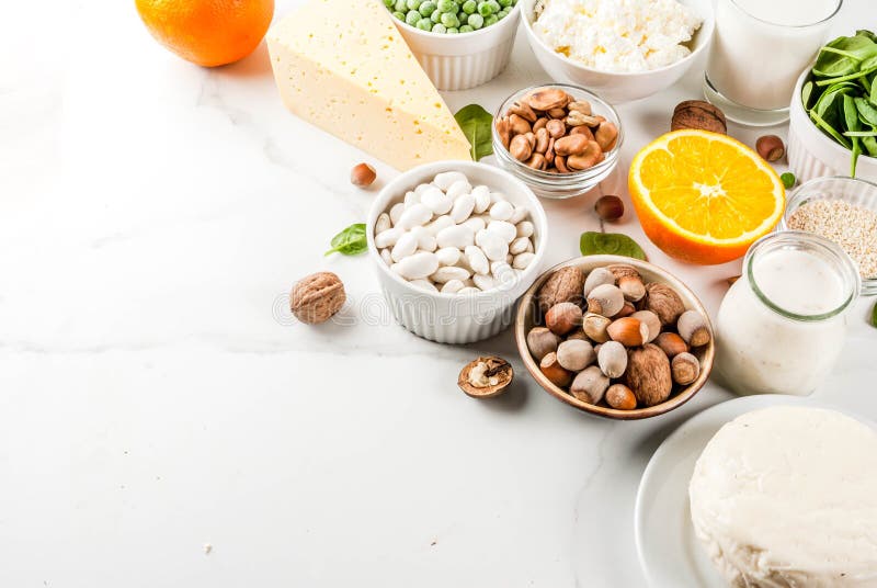 Sistema De Ricos De La Comida En Calcio Imagen de archivo - Imagen de ...