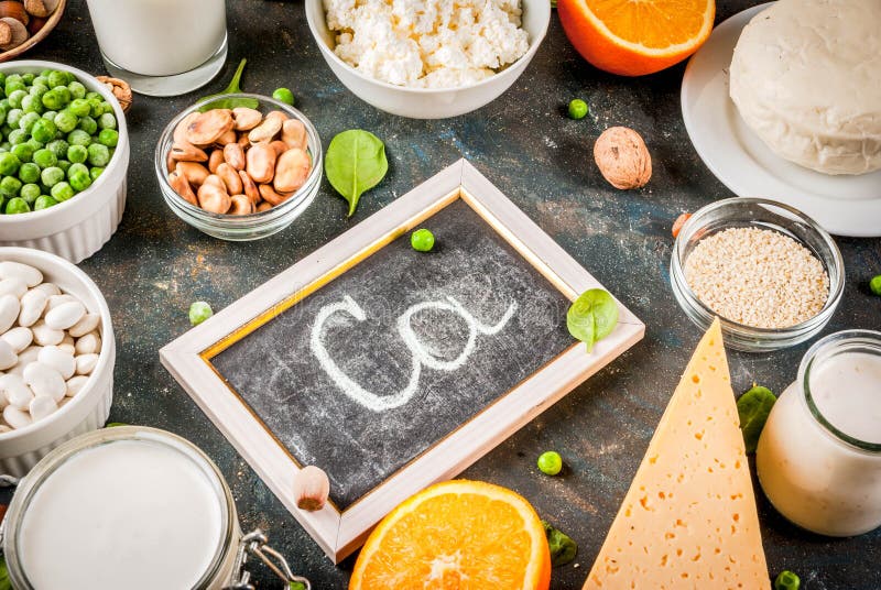 Sistema De Ricos De La Comida En Calcio Imagen de archivo - Imagen de ...