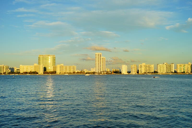 Sistema del sol de Miami foto de archivo. Imagen de negocios - 105126676