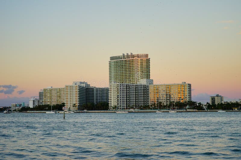 Sistema del sol de Miami imagen de archivo. Imagen de puente - 105130031