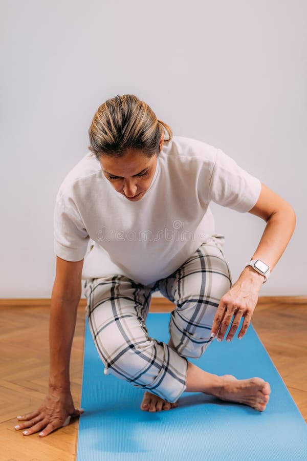 Sit and Rise Test stock image. Image of active, sport - 203795151