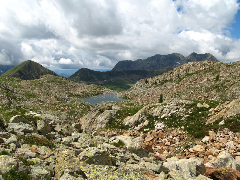 Site De La Terre Rouge, France Image stock - Image du repos, alpes ...