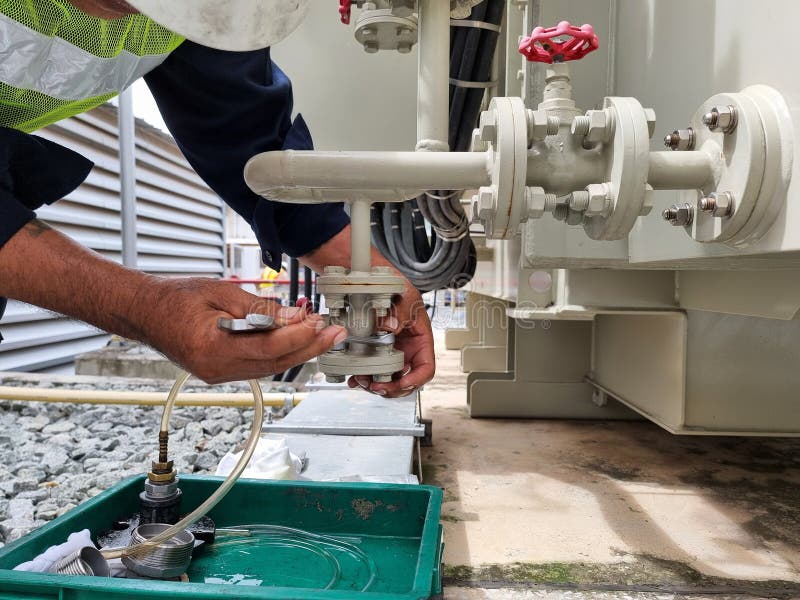 Transformer Oil Sampling in the Factory for Main Tank and OLTC of 115kV ...