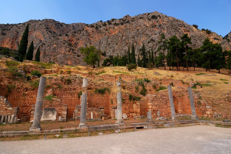 Sitio Antiguo De Delphi, Grecia Foto de archivo - Imagen de columna ...