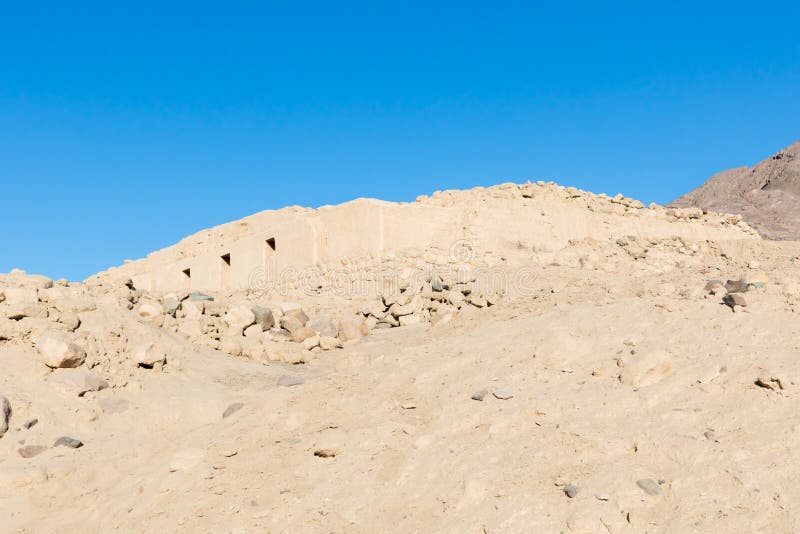 Sitio Arqueológico Paredones Y Ciudad Perú De Nazca Fotografía ...