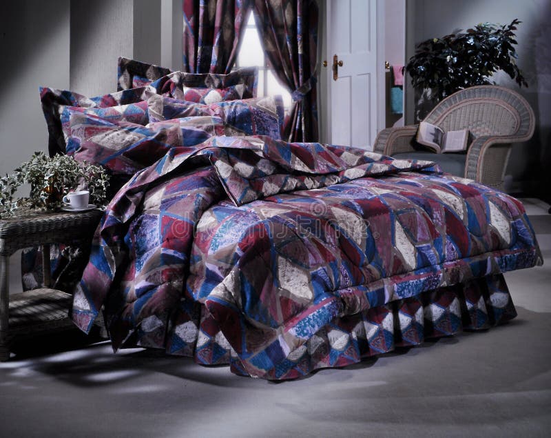 Sitio Moderno De La Cama Fijado Con Lecho Imagen de archivo - Imagen de ...