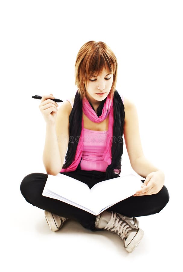 Sitzendes Denken Der Studentin Beim Studieren Stockbild - Bild von voll ...