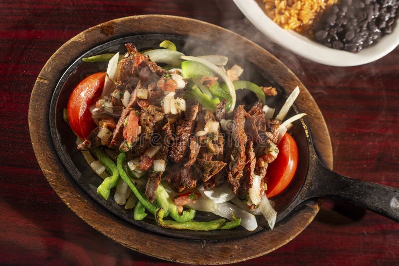 Sizzling Beef Fajita Platter Stock Image - Image of skillet, feast ...
