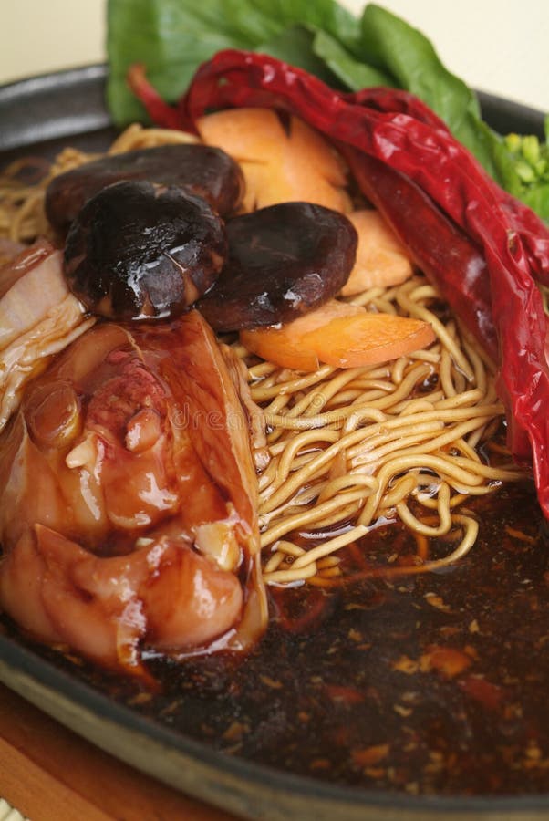 Sizzling crispy noodle stock photo. Image of mushroom - 18512974