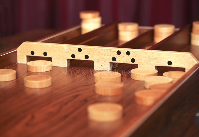 ?Sjoelen? Is Een Traditioneel Nederlands Spel Stock Afbeelding ...