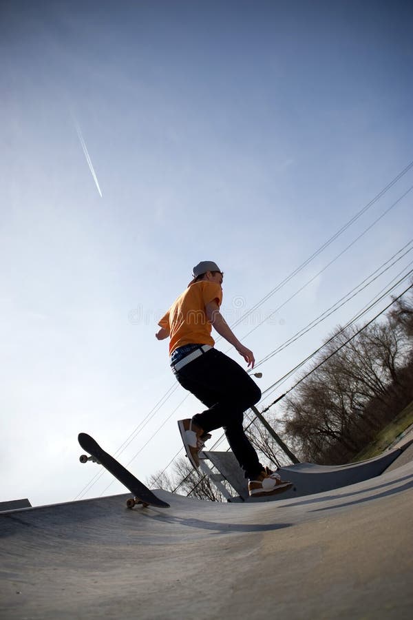 Falling Skateboarder editorial stock photo. Image of lifestyle - 44364033
