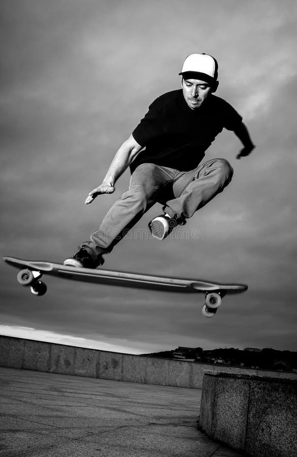 Falling Skateboarder editorial stock photo. Image of lifestyle - 44364033