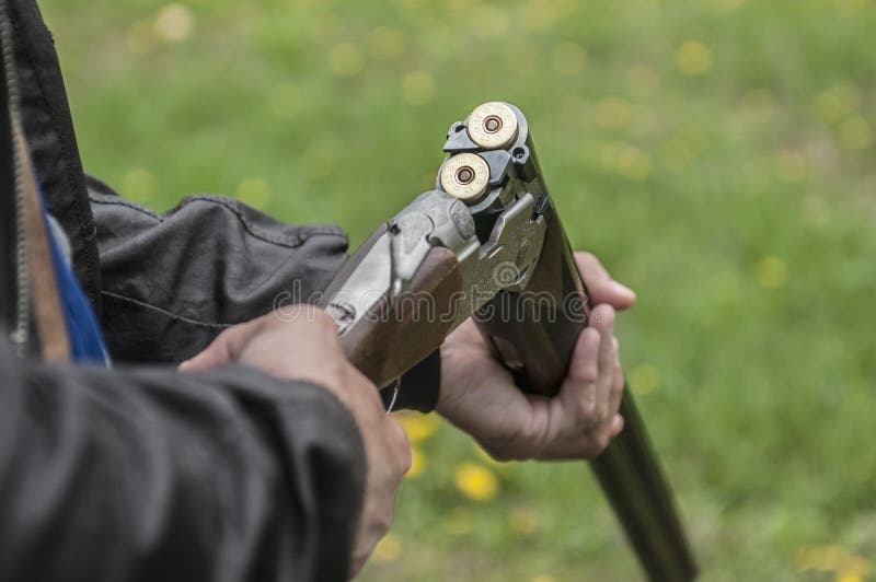 Skeet Del Shooting Del Hombre Imagen de archivo - Imagen de escopeta ...