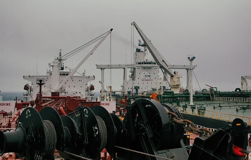 Skepp - Till - Skeppoperation Arkivfoto - Bild av himmel, tankfartyg ...