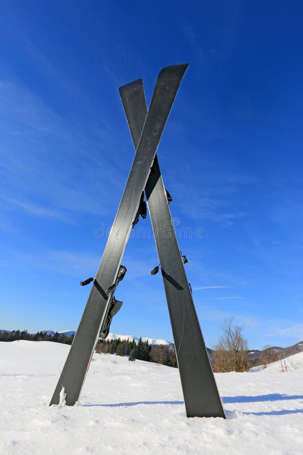 Snowboard Half Pipe editorial photography. Image of amusement - 13427447