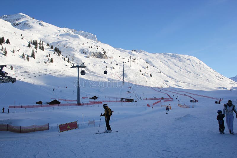 Skigebiet Zurs Und Lech am Arlberg Mit Seilbahnen in Den ... Skigebiet Zurs Und Lech am Arlberg Mit Seilbahnen in Den ...
