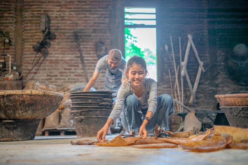 Skilled Artisans Collaborate with Traditional Materials in ...