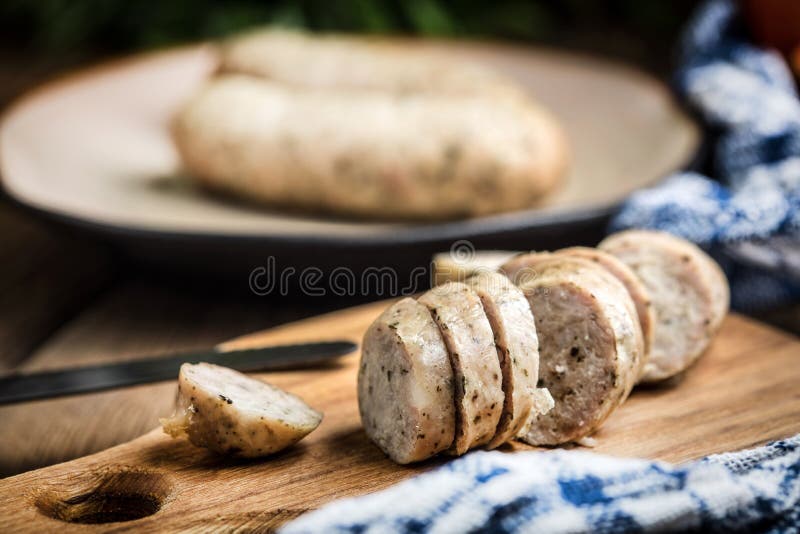 Skivad smaklig vit korv arkivfoto. Bild av boaen, vitt - 112559630