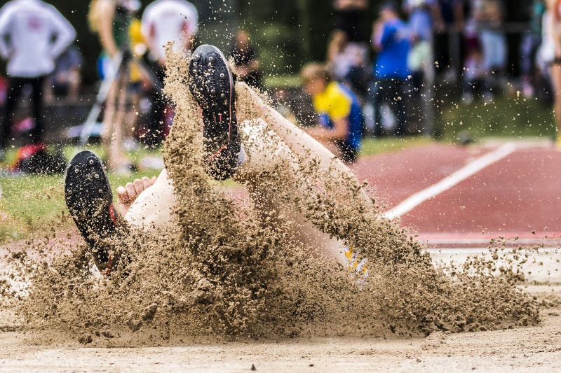 Skok w dal obraz stock. Obraz złożonej z kombinezon, ziemia - 54152293