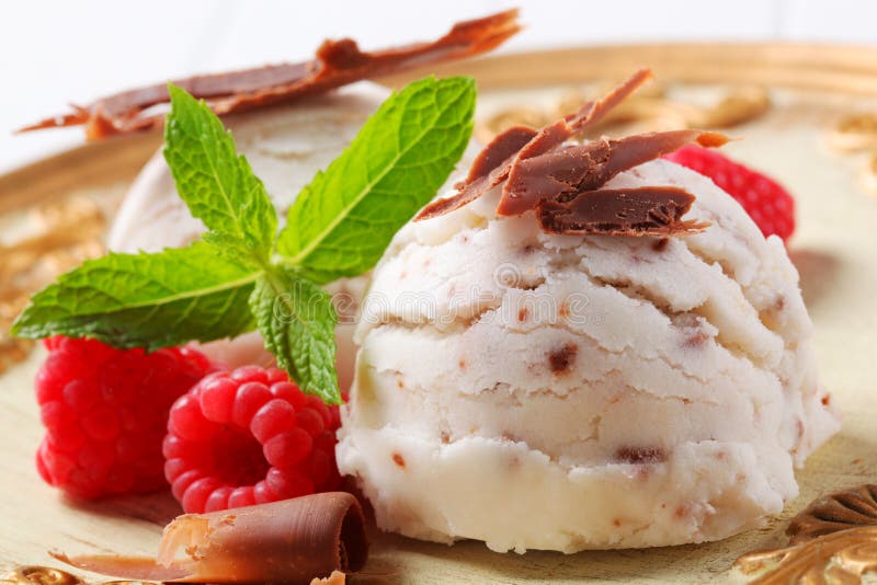 Stracciatella glass fotografering för bildbyråer. Bild av yoghurt ...