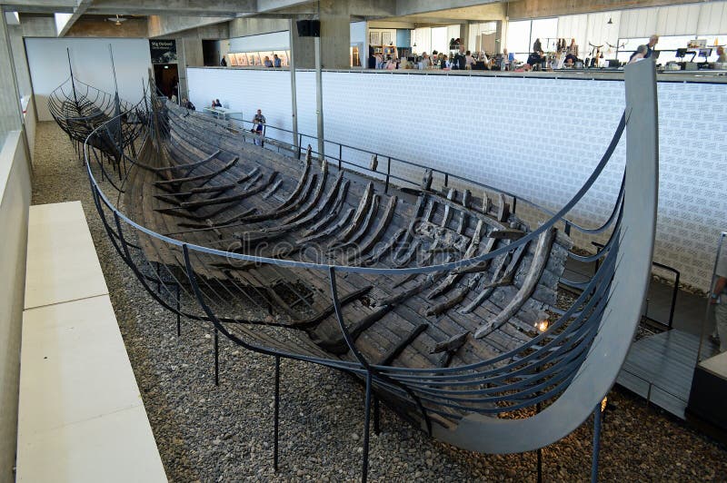 Skuldelev Original Viking Ship Foto editorial - Imagen de turista ...