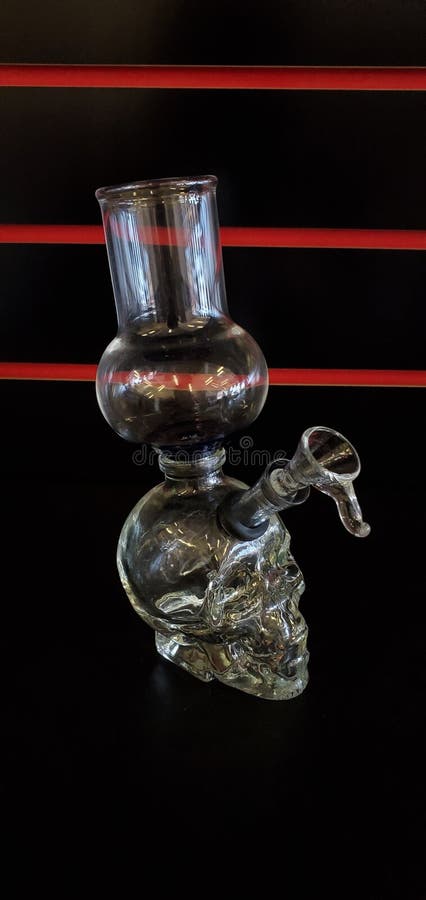 Skull Water Pipe 420 stock image. Image of glass, skull - 157036437