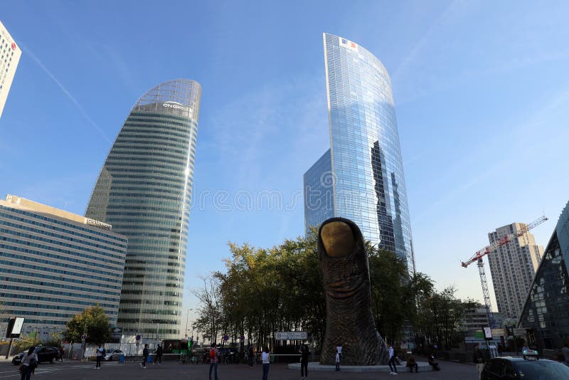 Skulptur Le Pouce Thumb Durch Cesar in Paris La Defense Redaktionelles ... Skulptur Le Pouce Thumb Durch Cesar in Paris La Defense Redaktionelles ...