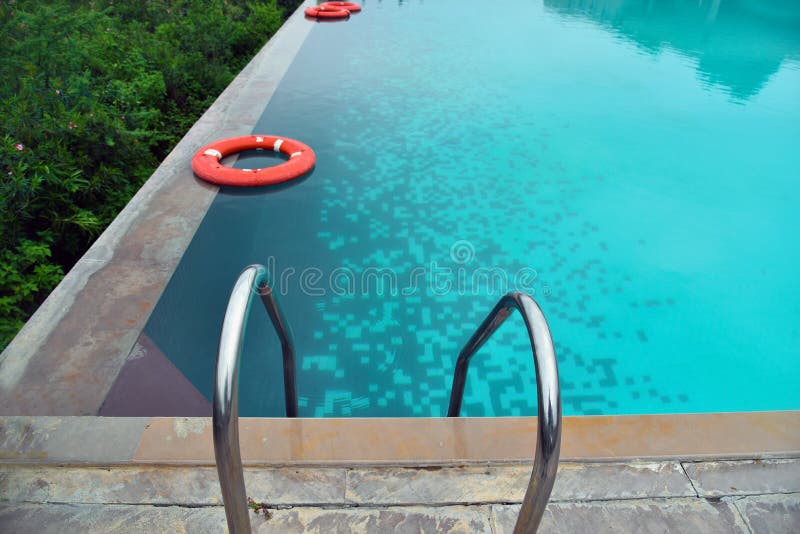Sky Blue Water in Infinity Swimming Pool at Forest Villa in India Stock ...