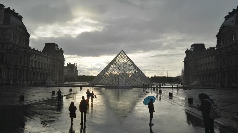 Rainy Louvre editorial stock photo. Image of happy, dark - 111253038