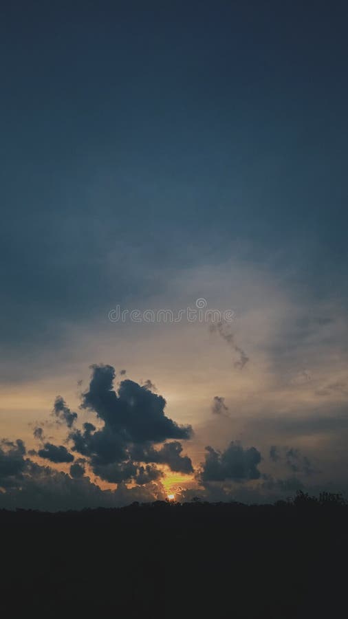 Sky Darkness Ocean Sunset Awan Stock Photo - Image of cumulus, morning ...