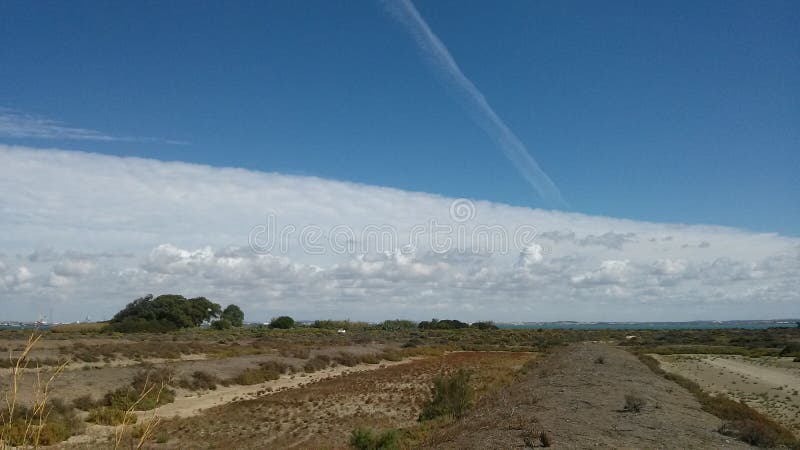 Sky half clouds half clear 库存照片. 图片 包括有 结算, 天空, 预示, 横向 - 167474732