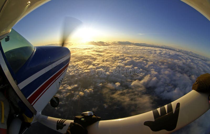 Skydiving plane sunset stock image. Image of paragliding - 56787011