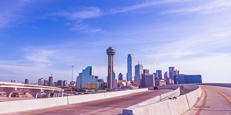 Skyline Da Cidade De Dallas Texas E Do Centro Foto de Stock Editorial ...