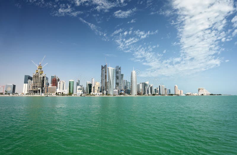 Skyline da cidade de Doha imagem de stock. Imagem de doha - 19020285