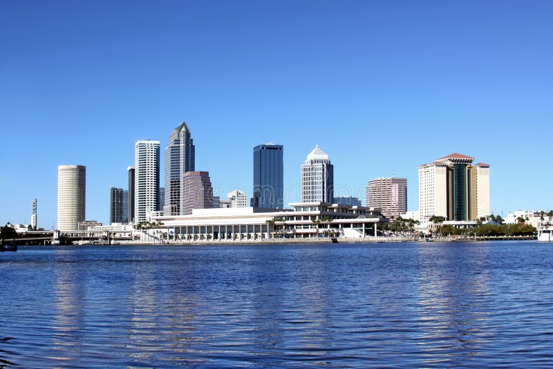 Skyline Da Cidade De Tampa Com Rio Foto de Stock - Imagem de ...