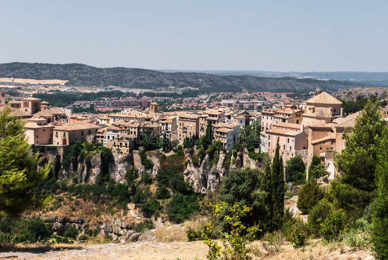 SKYLINE DE CUENCA, ESPANHA imagem de stock. Imagem de céu - 153809343