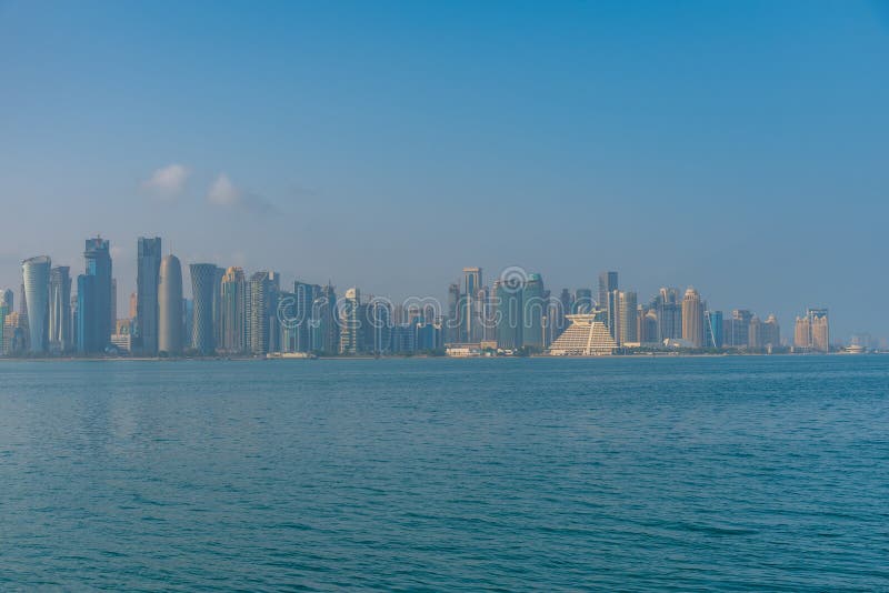 Skyline De Doha La Capitale Du Qatar Photo stock - Image du capitale ...