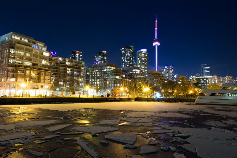 Skyline De Toronto Nos Meses De Inverno Foto Editorial - Imagem de ...